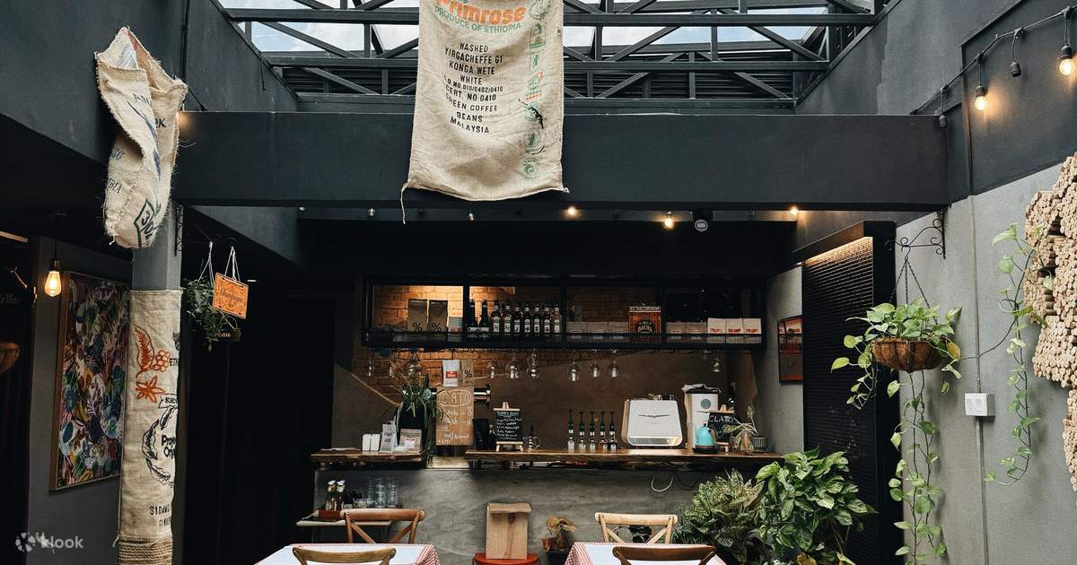 Pengalaman Mencicipi dan Menyeduh Kopi di Kafe KL - Klook Indonesia